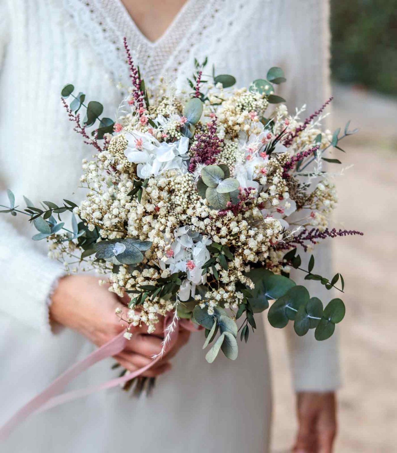 Ramo de novia preservado en blanco y burdeos - Cherry