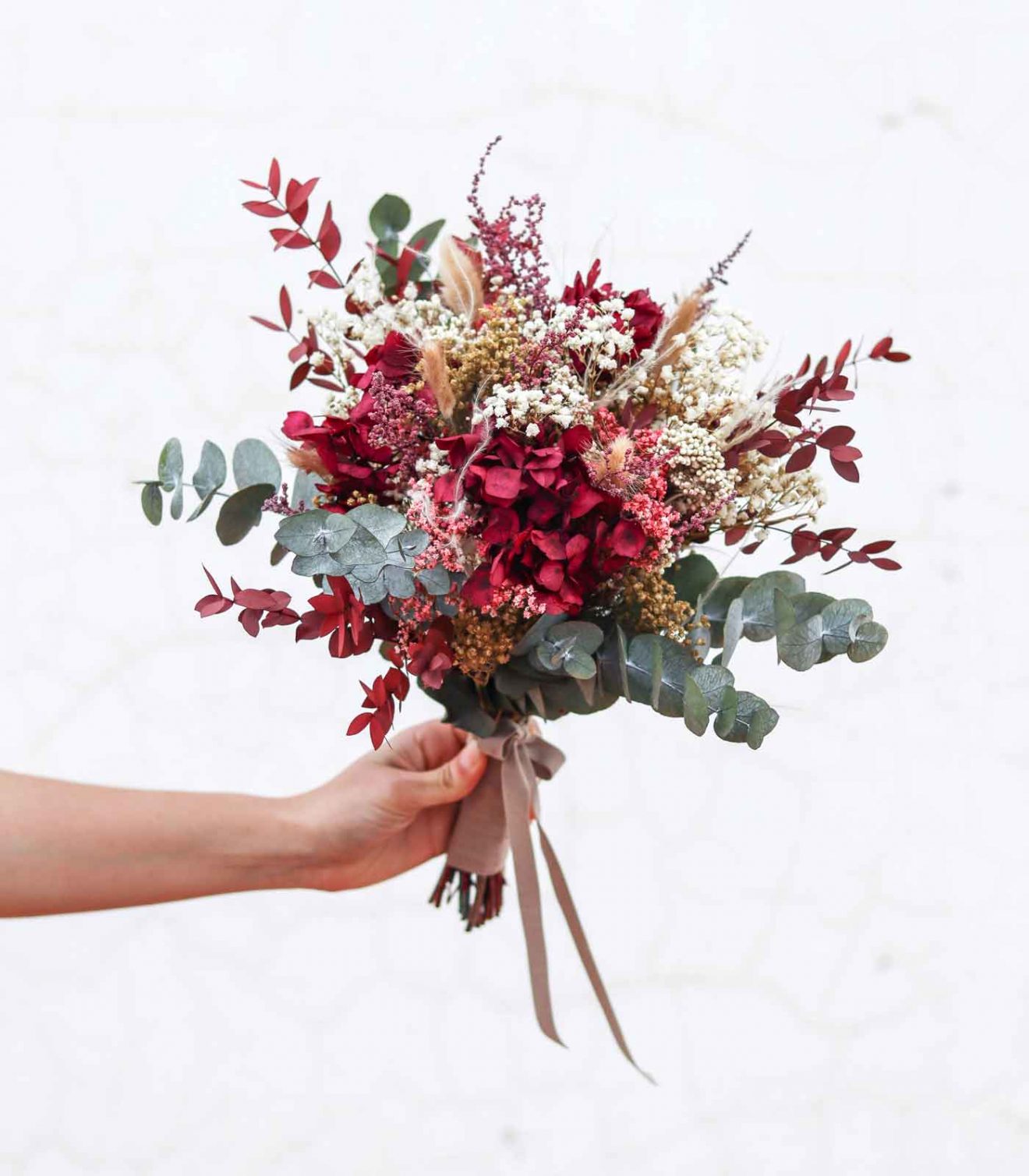 Ramo de novia preservado en blanco y burdeos - Cherry