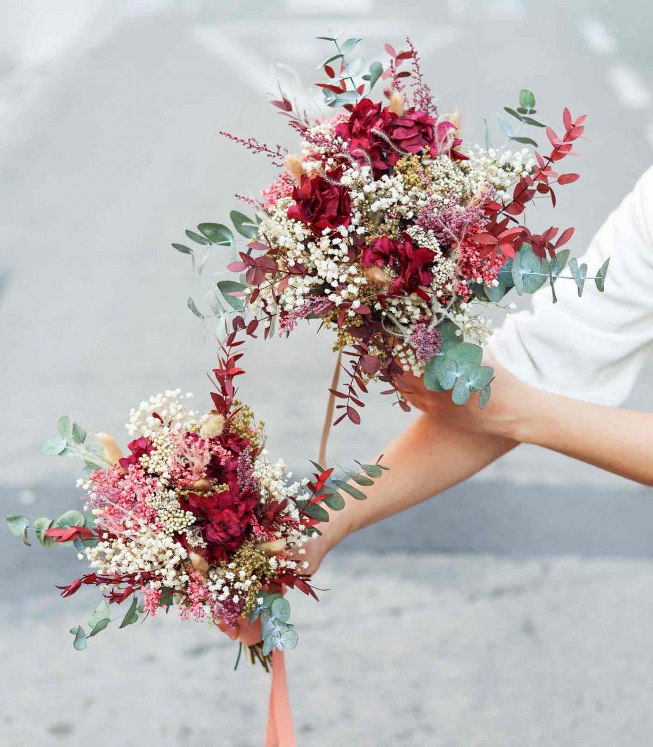 Ramo de novia preservado en blanco y burdeos - Cherry