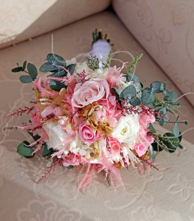 Ramo de novia preservado en blanco y burdeos - Cherry