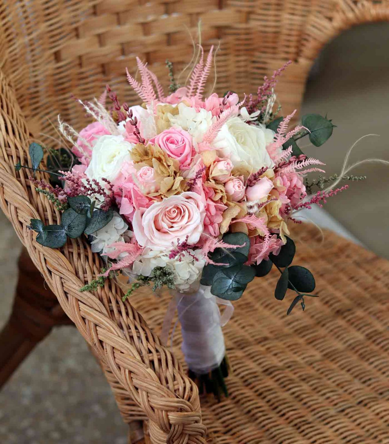 Ramo de novia preservado en blanco y burdeos - Cherry