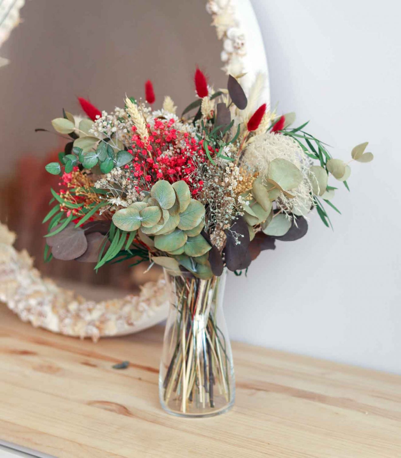 Ramo rojo y blanco Rubi con jarrón